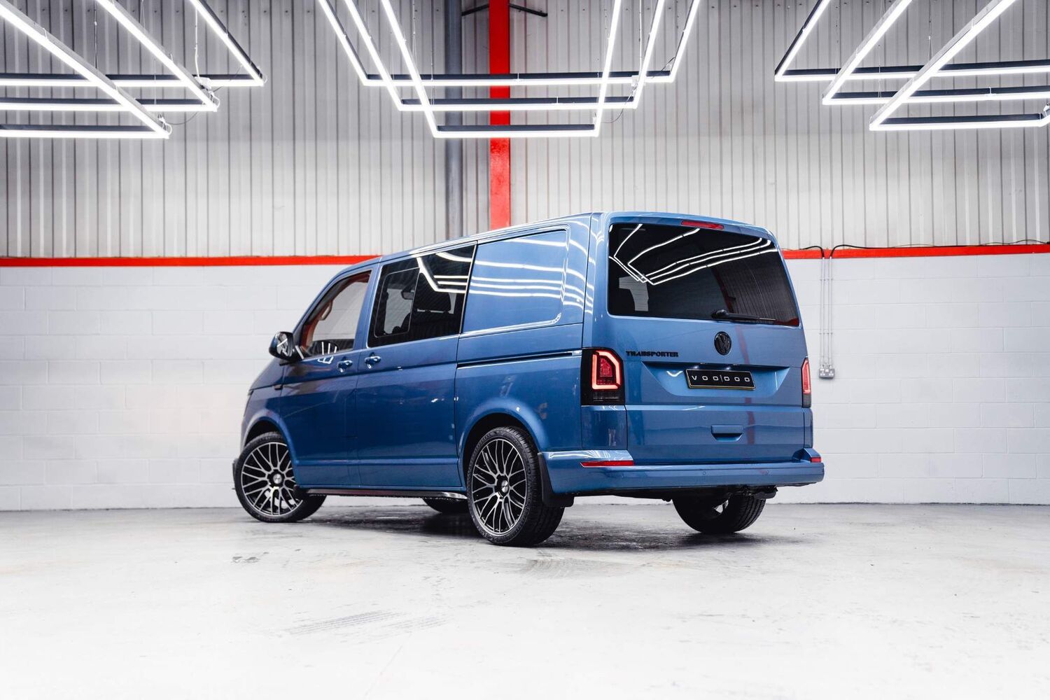 Used VOLKSWAGEN TRANSPORTER 2018 Blue in Telford, Shropshire | UK ...